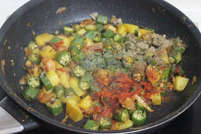 Bhindi ki sabzi recipe | Ladies finger curry recipe