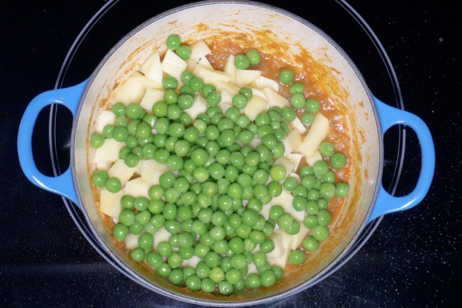 Aloo matar recipe | How to make aloo mutter recipe | Aloo matar gravy